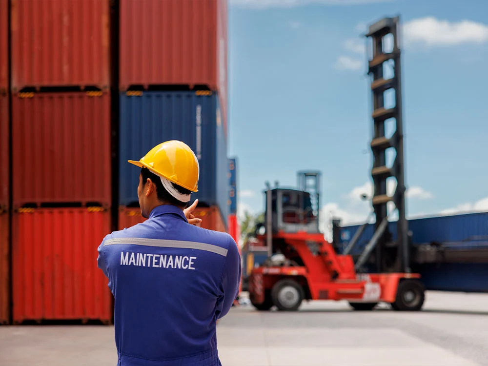 Mantenimiento y reparación de contenedores marítimos